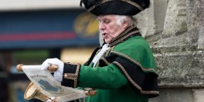 Pregón - Qué es, concepto, características y ejemplos