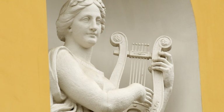 Texto lírico - Qué es, características, tipos y ejemplos